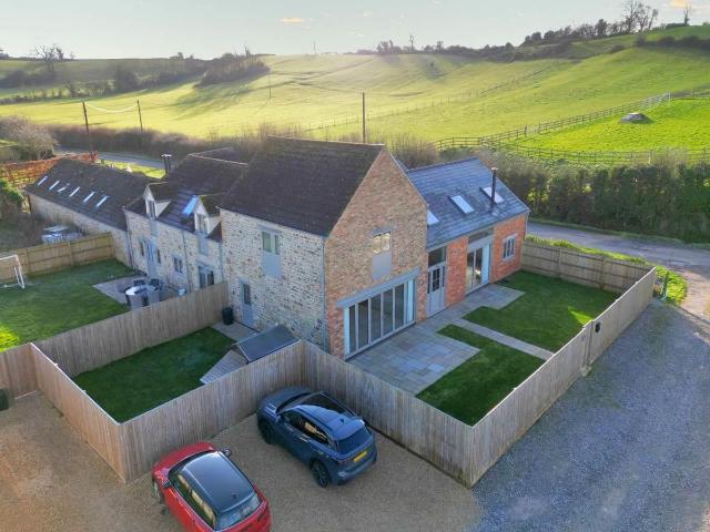 Clapton, Berkeley GL13, 3 bed barn conversion to rent, £2,500 pcm | PrimeLocation