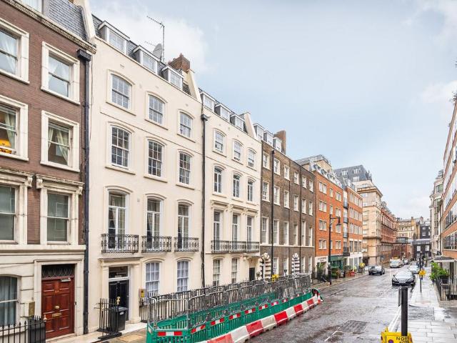 Clarges Street, Mayfair, London, W1J 2 bed flat to rent £3,800 pcm £877 pw