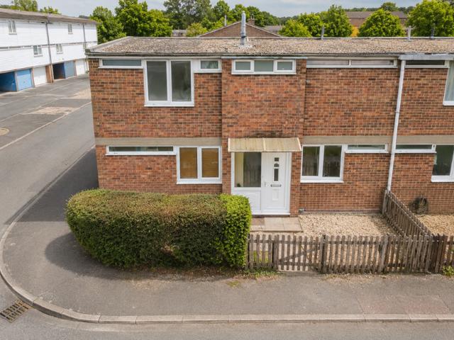 Clare Close, Bury St. Edmunds IP28, 3 bed property to rent, £1,300 pcm | PrimeLocation