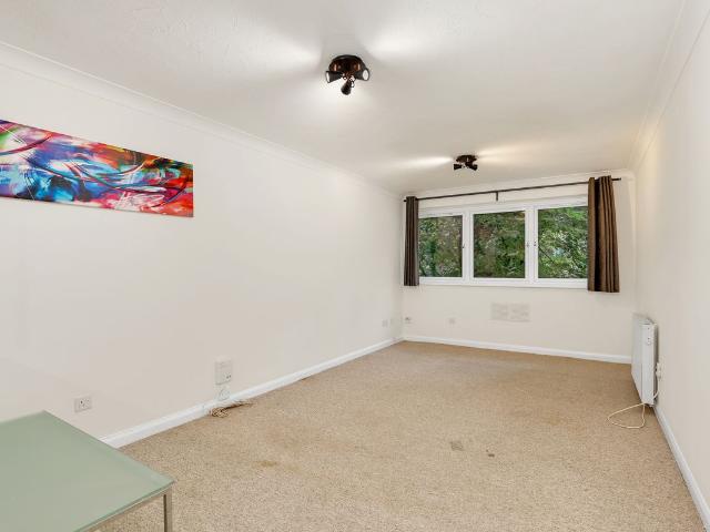 Clare House, Uxbridge Road, Hanwell W7, 2 bed flat to rent, £1,800 pcm | PrimeLocation