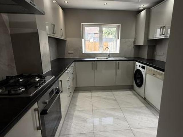 Clare Road, Hounslow TW4 4 bed house to rent £2,700 pcm £623 pw