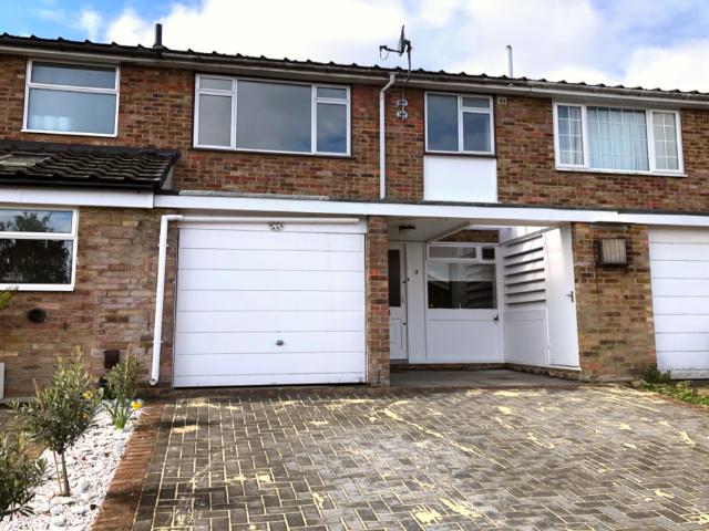Claremont Close, Kent BR6 3 bed terraced house to rent £2,100 pcm £485 pw