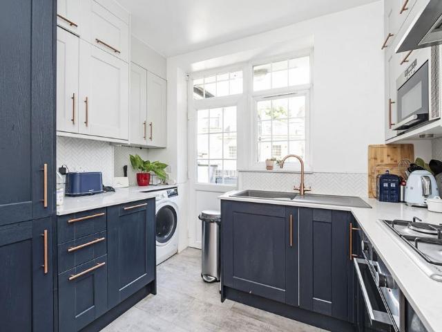Claremont Close, Islington, London, N1 1 bed flat to rent £3,000 pcm £692 pw