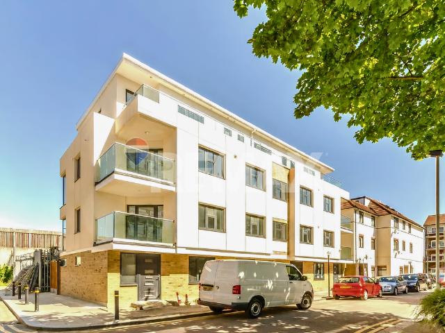 Claremont Close, London E16 1 bed flat to rent £1,625 pcm £375 pw