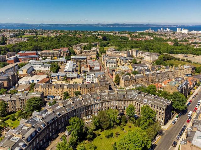 Claremont Crescent, New Town, Edinburgh EH7, 4 bed flat to rent, £2,995 pcm | PrimeLocation