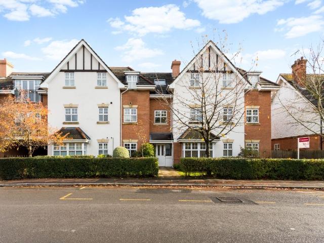 Claremont Avenue, Woking GU22, 2 bed flat to rent, £1,550 pcm | PrimeLocation