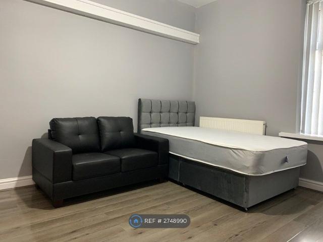 Claremont, Bradford BD7, Studio to rent, £650 pcm | PrimeLocation