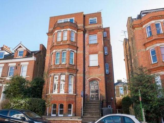 Claremont Gardens, Surbiton, 2 Bedroom Flat