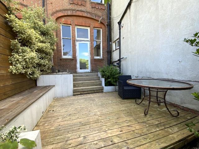 Claremont Gardens, Surbiton KT6, Studio to rent, £1,150 pcm | PrimeLocation
