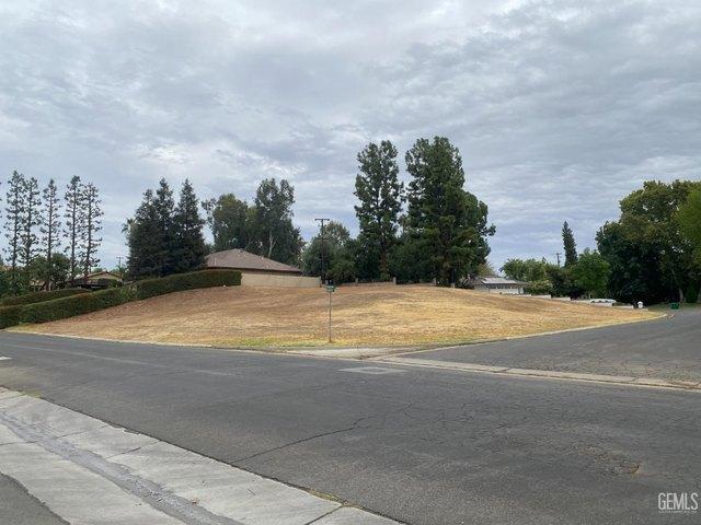 Claremont Dr, Bakersfield, CA 93306