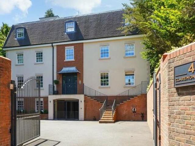 Claremont Lane, Esher, 2 Bedroom Apartment