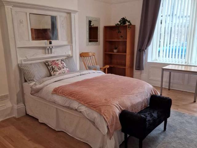 Claremont Street Room 3