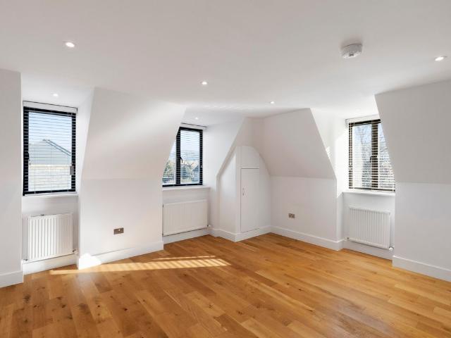Claremont Place, Oxfordshire OX39, 2 bed flat to rent, £1,295 pcm | PrimeLocation