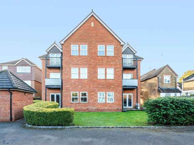 Claremont Road, West Byfleet KT14, 1 bed flat to rent, £1,300 pcm | PrimeLocation