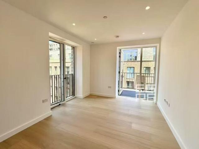 Claremont Road, London, Greater London NW2, 2 bed flat to rent, £2,500 pcm | PrimeLocation