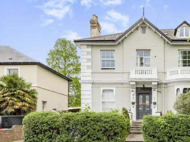Claremont Road, London, KT6 4RQ, United Kingdom | 1 bed apartment for rent #166935526 | Rentberry