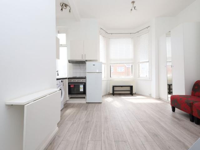 Claremont Road, London NW2, 1 bed flat to rent, £1,750 pcm | PrimeLocation