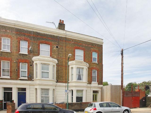 Claremont Road, Queen's Park, London W9, 2 bed flat to rent, £3,250 pcm | PrimeLocation