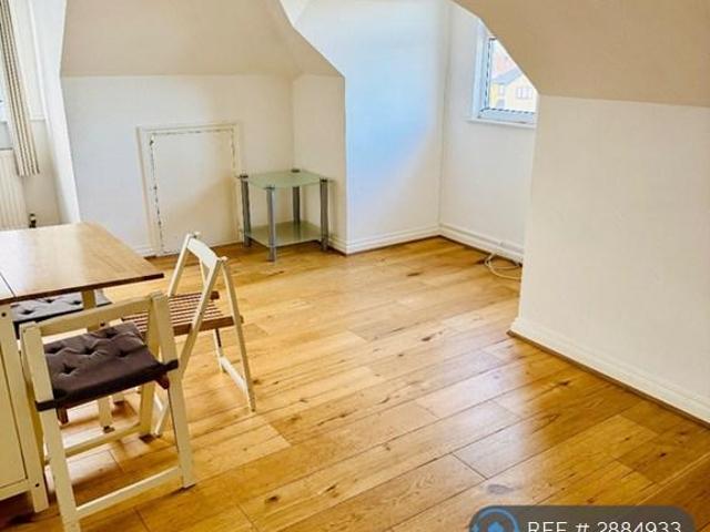 Claremont Road, Seaford, BN25 2 bed flat to rent £1,295 pcm £299 pw