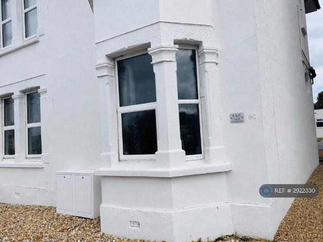 Claremont Road, Seaford, BN25 2 bed flat to rent £1,495 pcm £345 pw