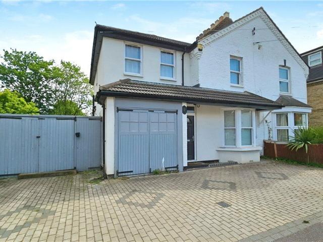 Claremont Road, Staines Upon Thames, Surrey TW18, Room to rent, £950 pcm | PrimeLocation