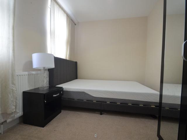 Claremont Road, Staines Upon Thames TW18, Room to rent, £850 pcm | PrimeLocation