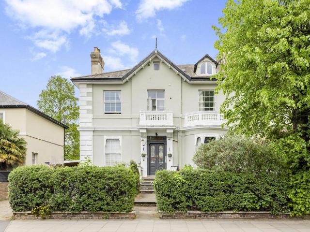 Claremont Road, Surbiton, KT6 Studio to rent £1,150 pcm £265 pw