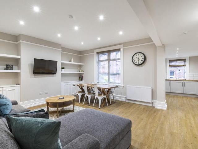 Claremont Villas, Leeds LS2 7 bed house to rent £5,096 pcm £1,176 pw