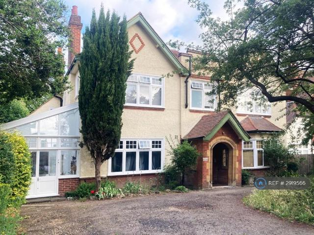 Clarence Avenue, London, SW4 4 bed flat to rent £3,900 pcm £900 pw