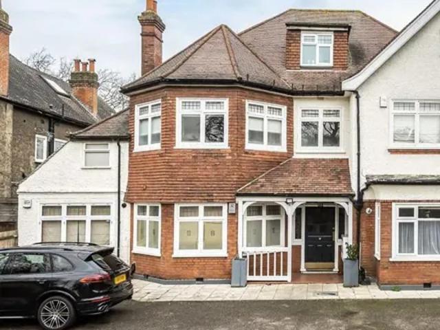Clarence Avenue, London, SW4 8DJ, United Kingdom | 3 bed apartment for rent #140655895 | Rentberry