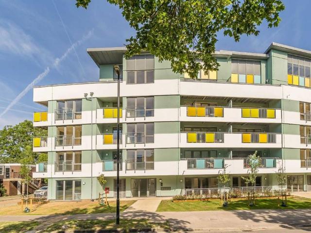 Clarence Avenue, London SW4 2 bed flat to rent £2,500 pcm £577 pw