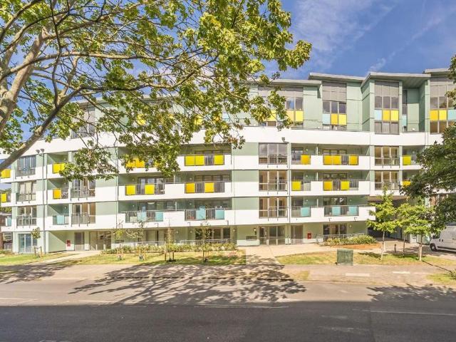 Clarence Avenue, London SW4 2 bed flat to rent £2,800 pcm £646 pw