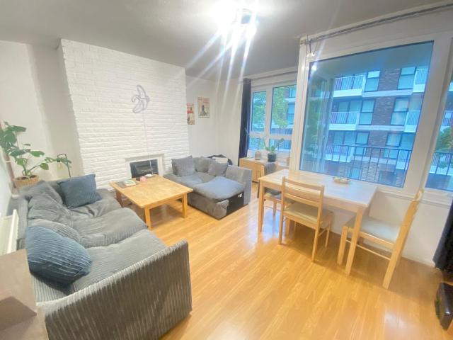 Clarence Crescent, London SW4, 3 bed flat to rent, £2,750 pcm | PrimeLocation