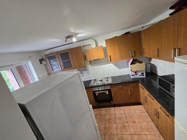 Clarence Lane, London SW15, Room to rent, £950 pcm | PrimeLocation