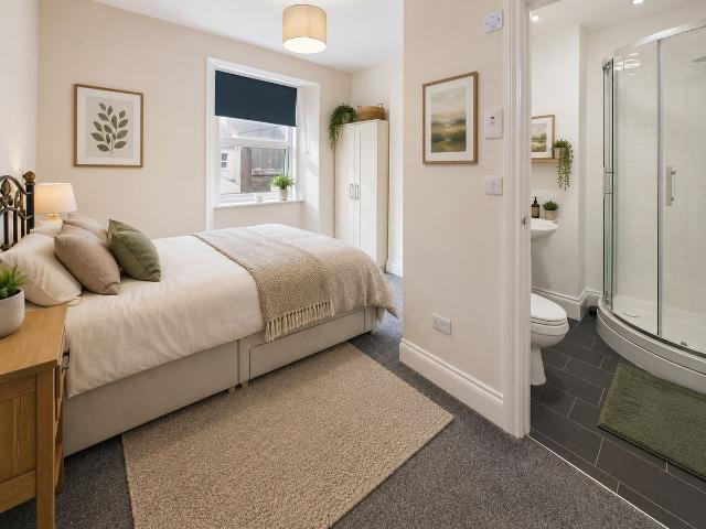 Clarence Place, Morice Town PL2, Room to rent, £450 pcm | PrimeLocation