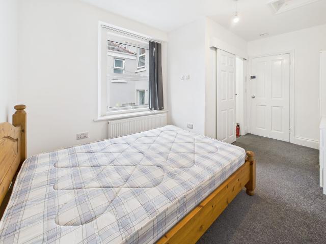 Clarence Place, Morice Town PL2, Room to rent, £450 pcm | PrimeLocation