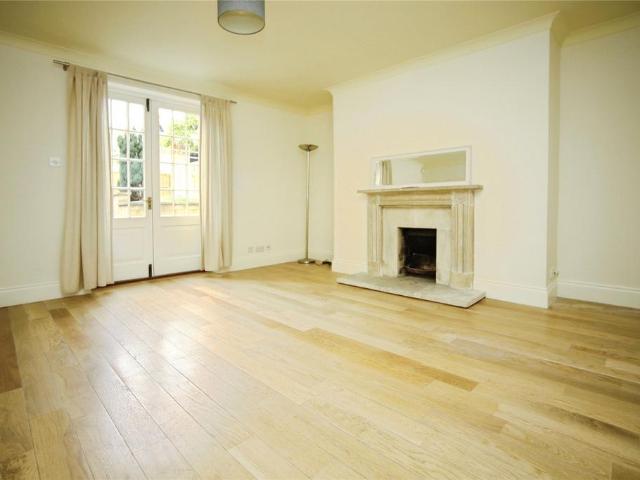 Clarence Road, Cheltenham. 4 bed apartment to rent £2,200 pcm £508 pw