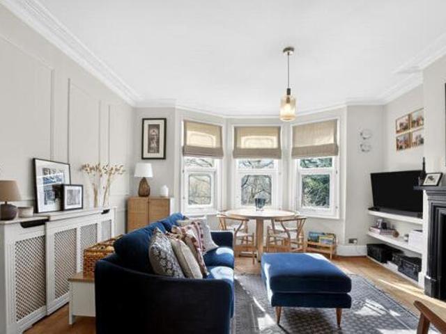 Clarence Road, London, 2 Bedroom Flat