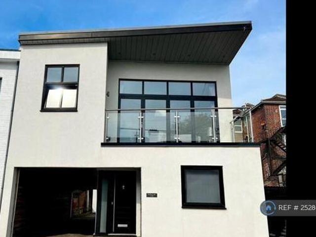 Clarence Road, Southsea, 2 Bedroom Flat