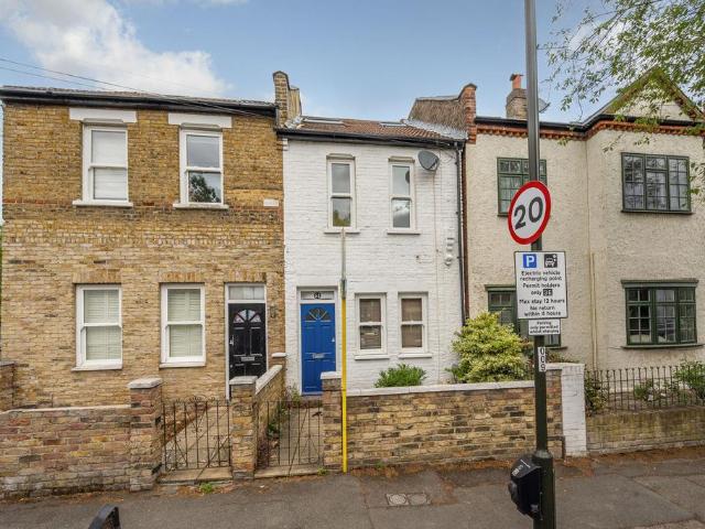 Clarence Road, Wimbledon, London, SW19 4 bed terraced house to rent £3,750 pcm £865 pw