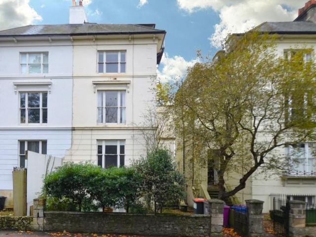 Clarence Road, Windsor SL4, 1 bed flat to rent, £1,400 pcm | PrimeLocation