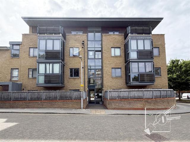 Clarence Row, Gravesend DA12, 2 bed flat to rent, £1,250 pcm | PrimeLocation