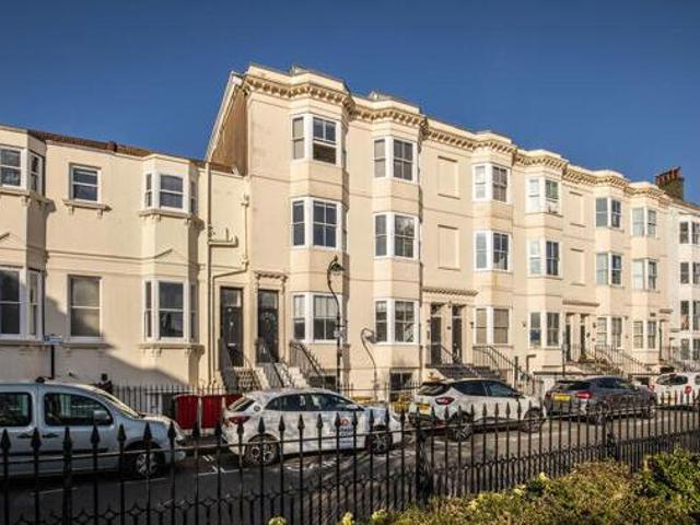 Clarence Square, Brighton, 2 Bedroom Flat