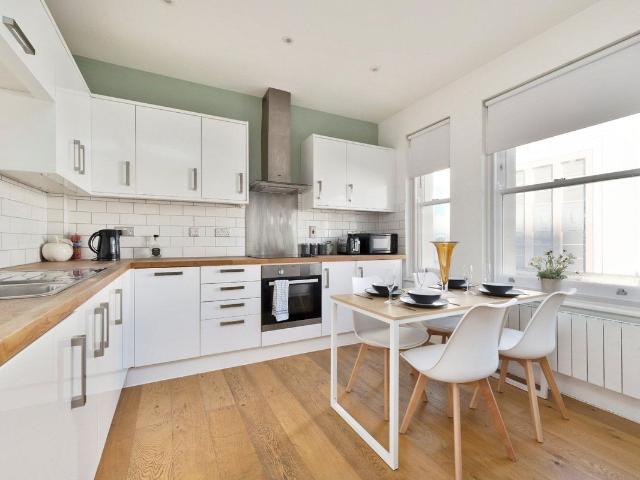 Clarence Square, Brighton And Hove BN1, 2 bed flat to rent, £1,900 pcm | PrimeLocation