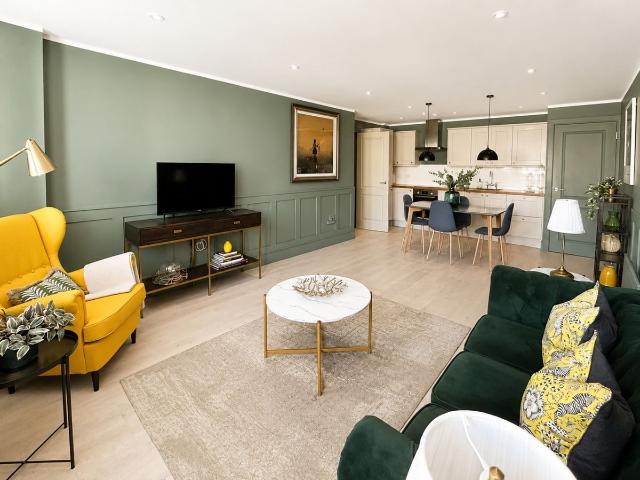 Clarence Square, Brighton BN1, 1 bed flat to rent, £1,650 pcm | PrimeLocation