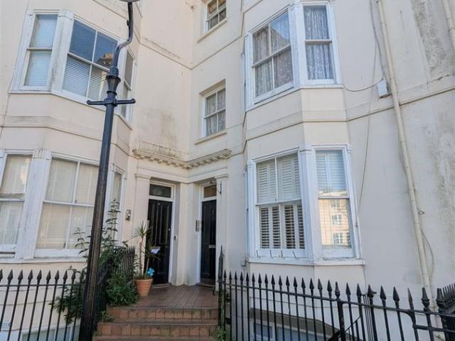 Clarence Square, Brighton BN1, 2 bed flat to rent, £1,295 pcm | PrimeLocation
