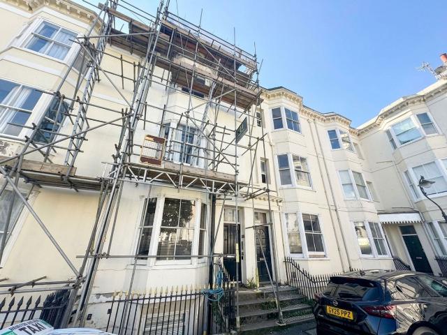 Clarence Square, Brighton BN1, 2 bed flat to rent, £2,000 pcm | PrimeLocation