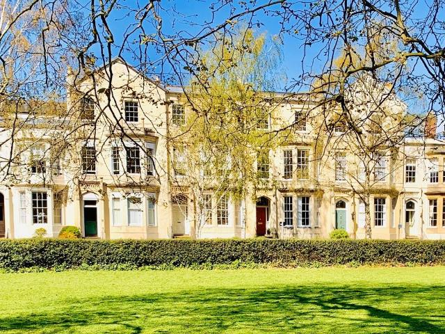 Clarence Square, Pittville. 2 bed flat to rent £1,395 pcm £322 pw