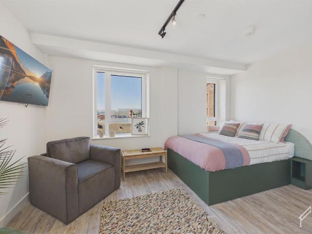 Clarence Street, London KT1, Studio to rent, £1,330 pcm | PrimeLocation