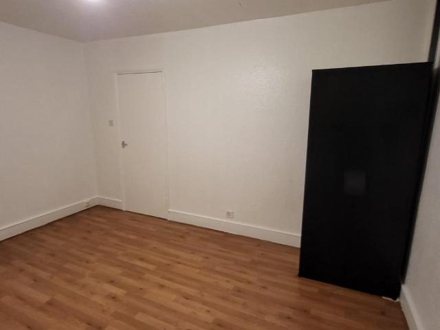 Clarence Street, Southall, UB2 4 bed terraced house to rent £2,550 pcm £588 pw